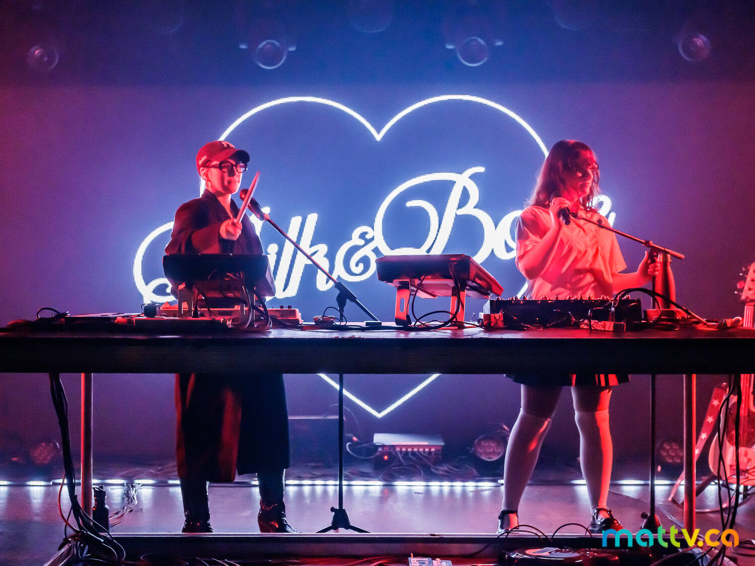 Une Saint-Valentin sous néons avec Milk & Bone